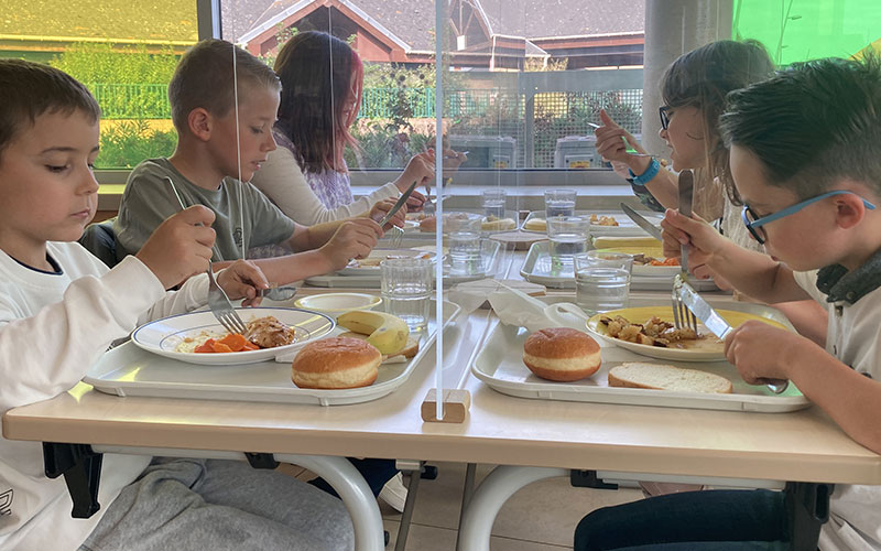 Scolarité : inscription à la cantine - Ville de Loon-Plage